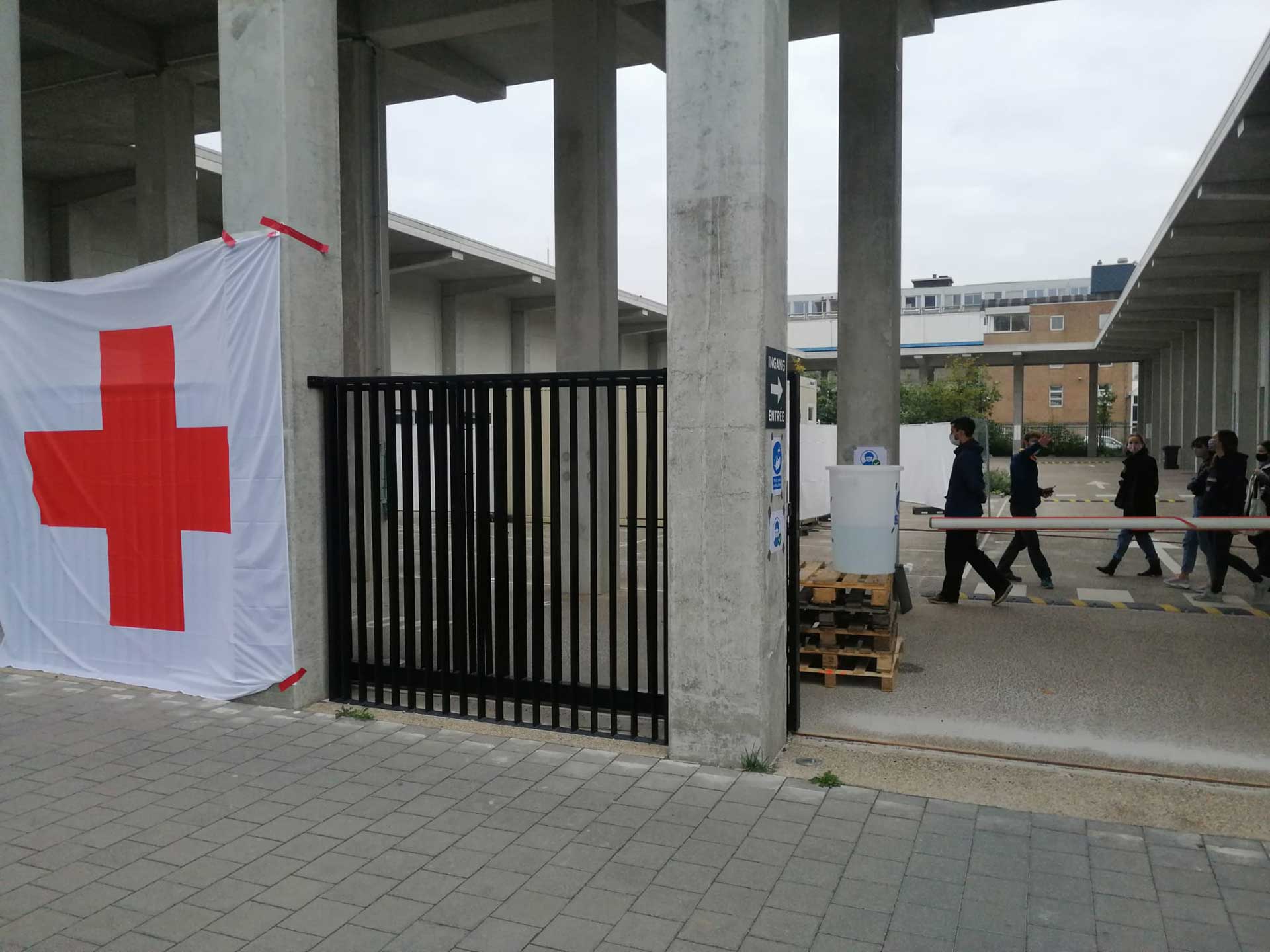 Logistical Support at the Red Cross Centre – Serve the City Brussels